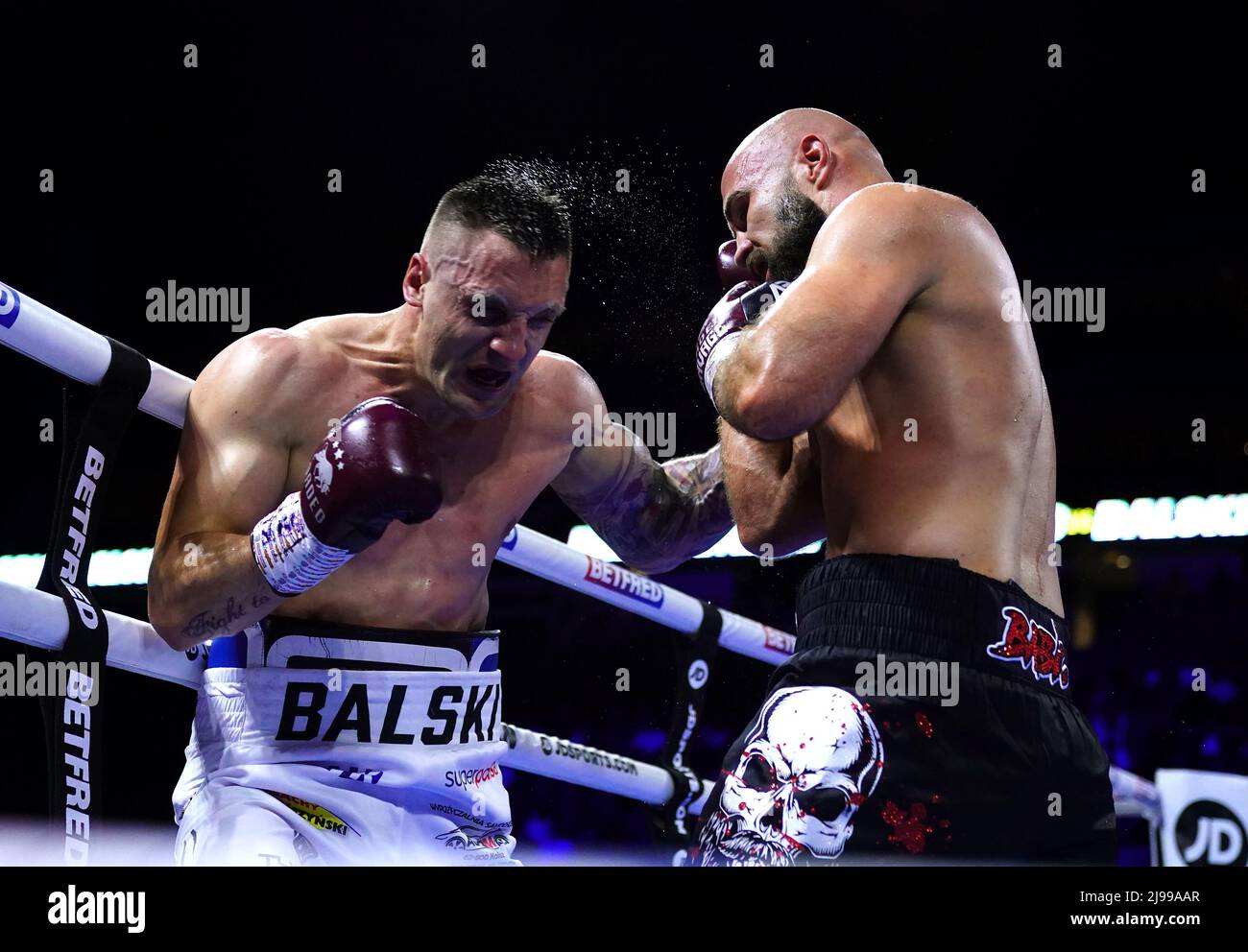 Adam Balski (left) and Alen Babi in the WBC Silver Bridgerweight Title ...
