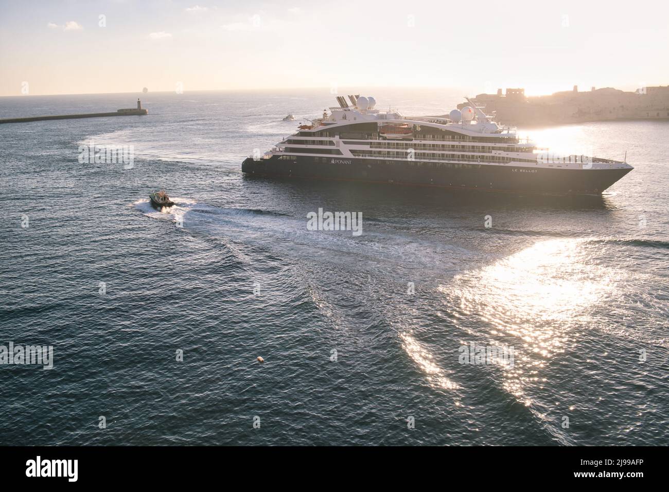 Cruise ship enters the port of Valletta Stock Photo - Alamy Cruise ship enters the port of Valletta Stock Photo - Alamy