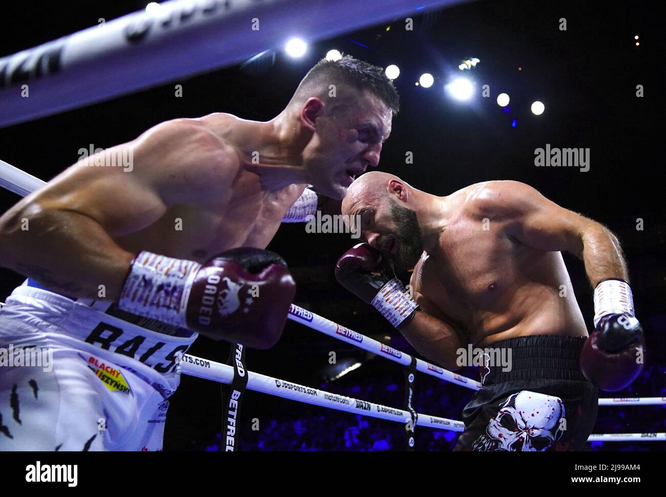 Adam Balski (left) and Alen Babi in the WBC Silver Bridgerweight Title ...