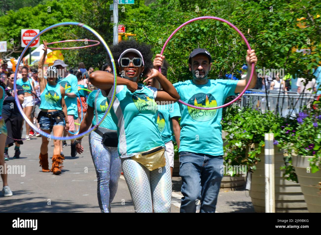 Hoot Troupe dancing group dancing along Broadway in New York City ...