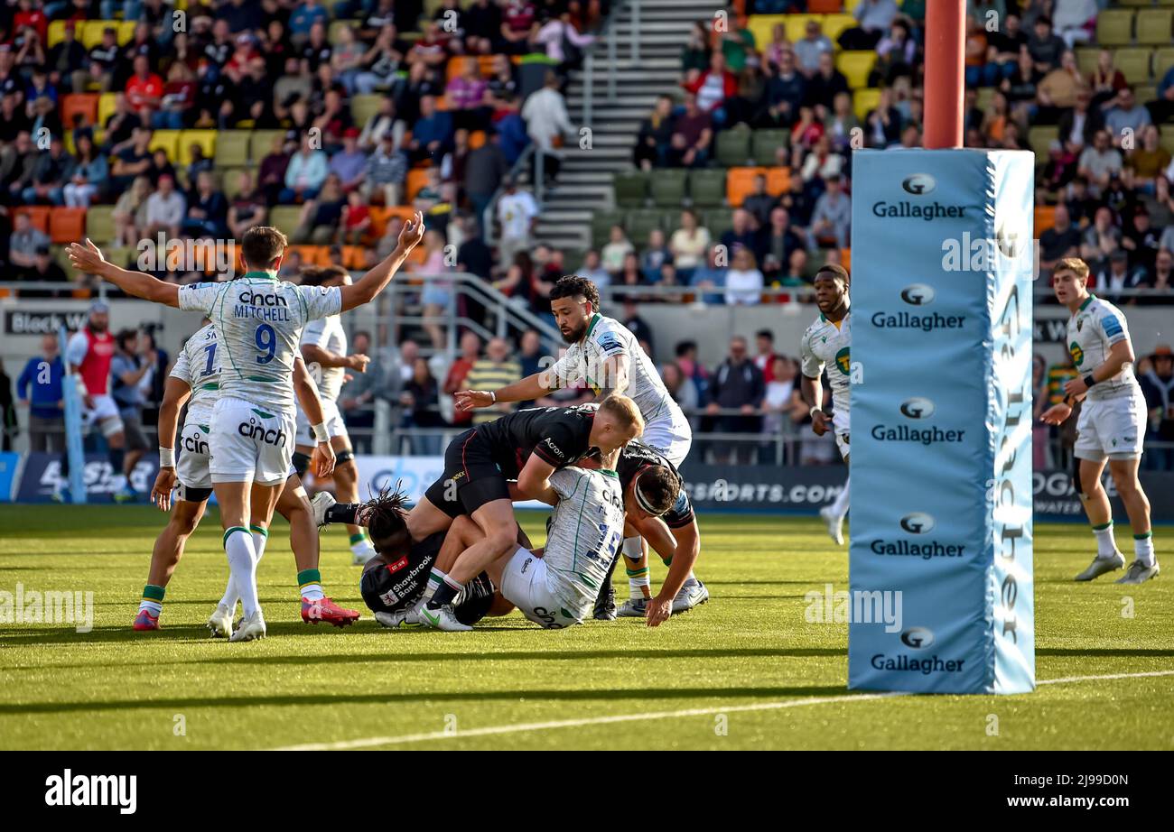 Jamie George and Aled Davies of Saracens support Romtimi Segun of ...