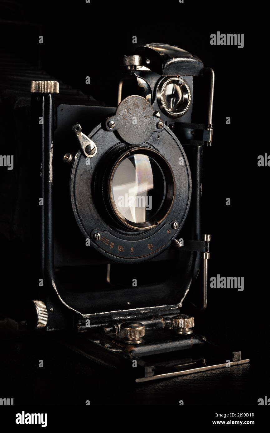 Lens logos hi-res stock photography and images - Alamy