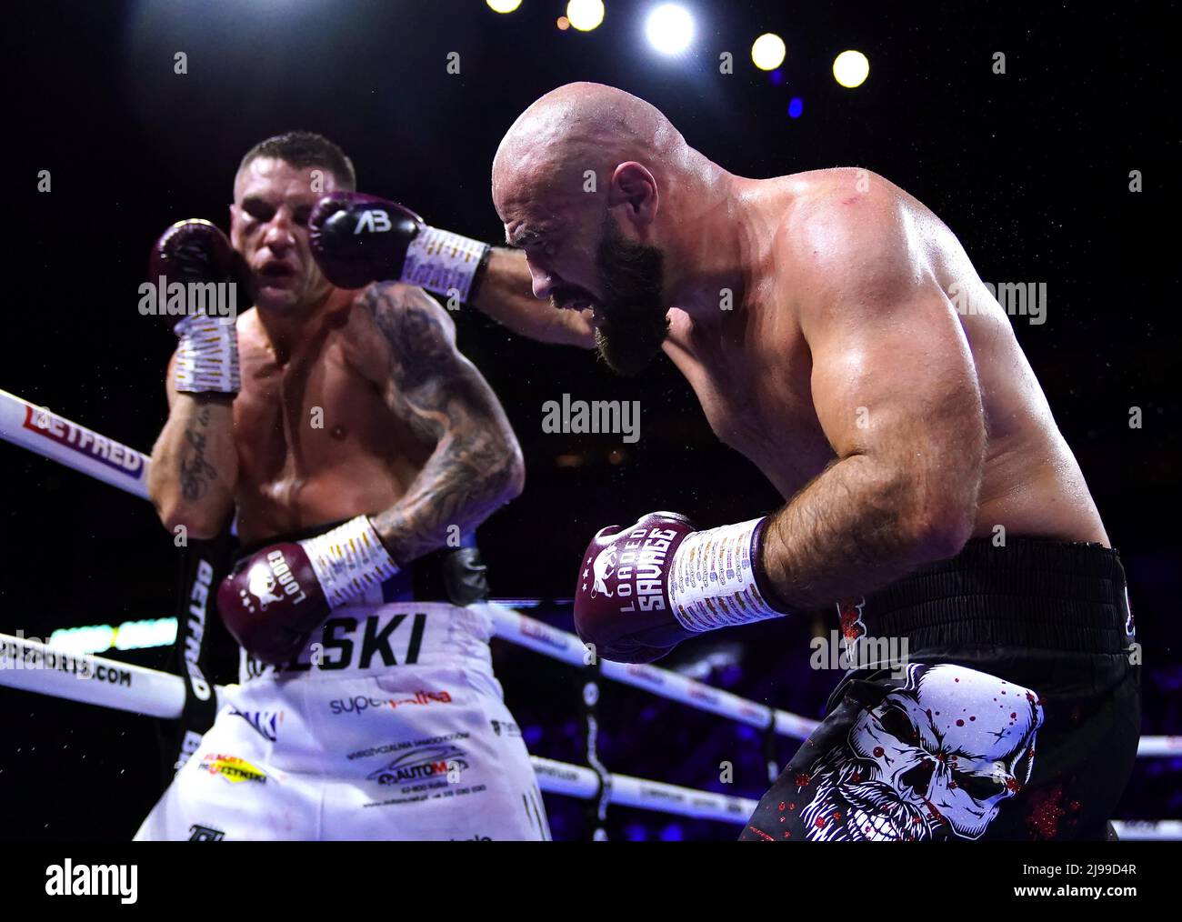 Adam Balski (left) and Alen Babi in the WBC Silver Bridgerweight Title ...