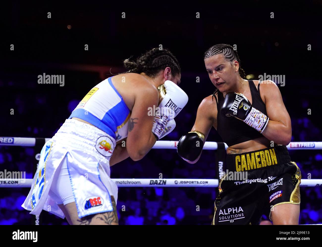 Victoria Noella Bustos (left) and Chantelle Cameron in the WBC and IBF ...
