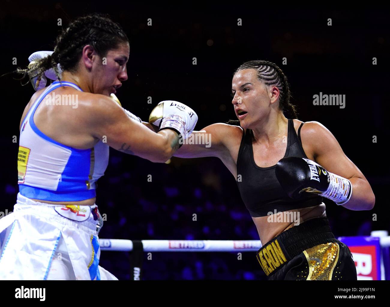 Victoria Noella Bustos (left) and Chantelle Cameron in the WBC and IBF ...