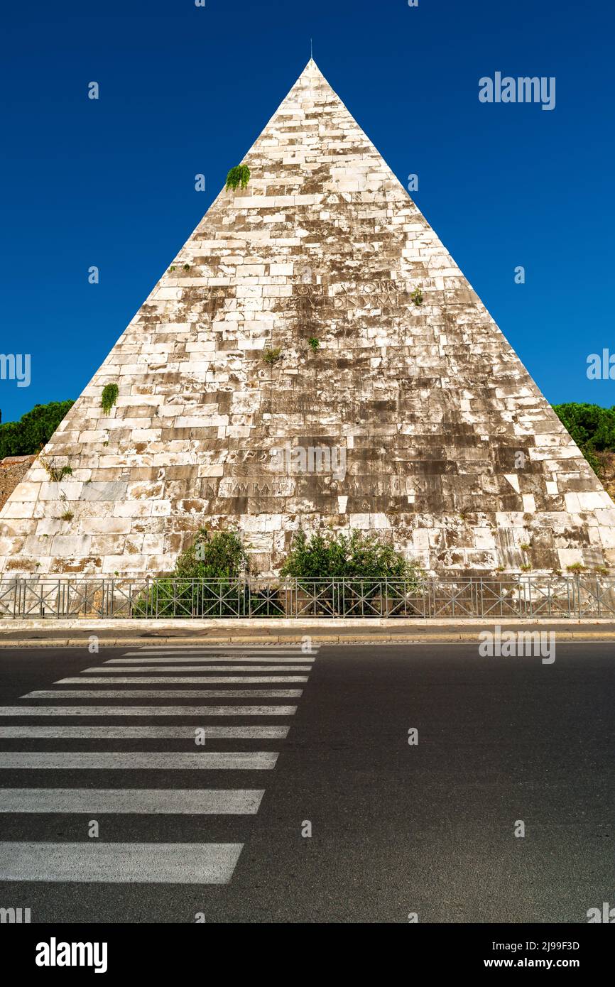 Pyramid of Cestius, Rome, Italy. Ancient Roman tomb in Egyptian style ...