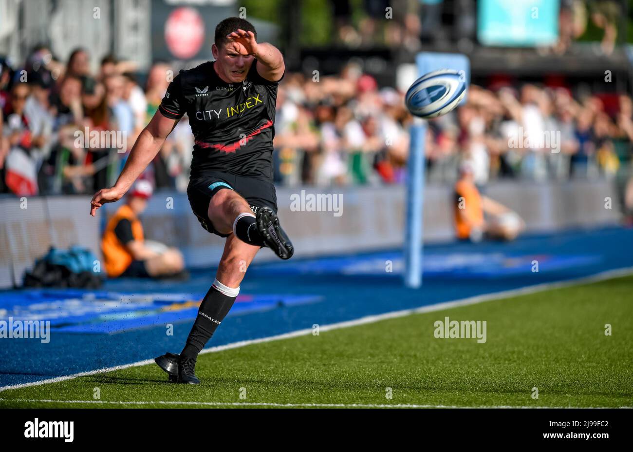 Owen Farrell of Saracens kicks for the conversion during the Gallagher ...