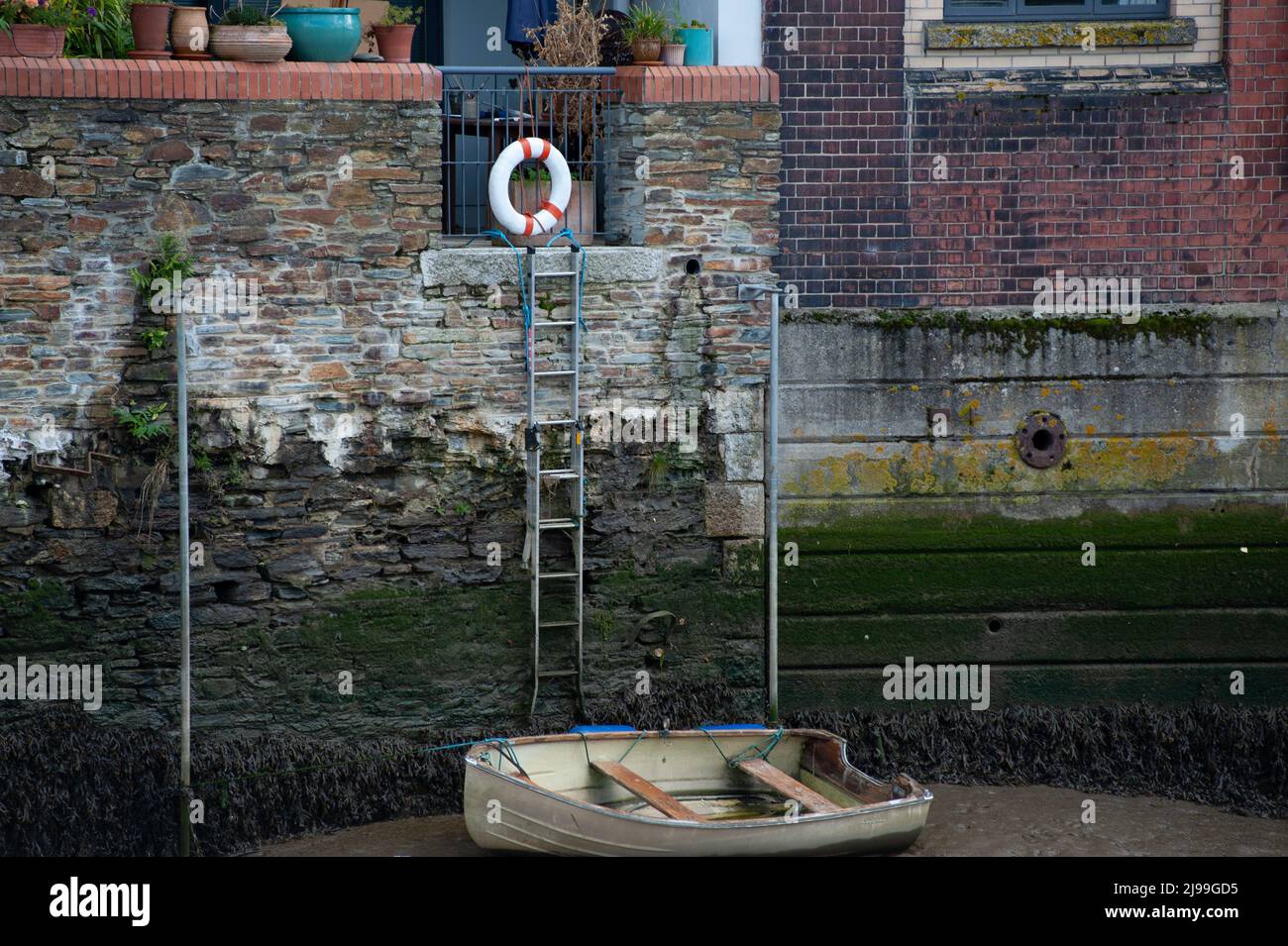 Marooned boat hi-res stock photography and images - Alamy