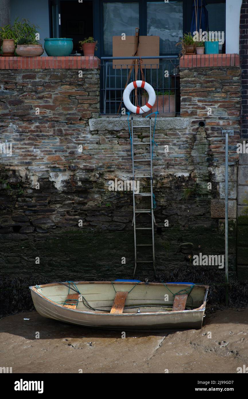 Marooned boat hi-res stock photography and images - Alamy