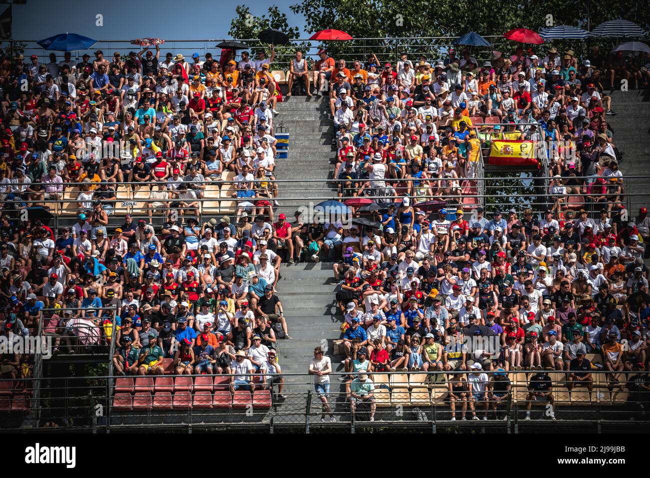 Barcelona, Spain. 21st May, 2022. Thousands of spectators defy hours ...