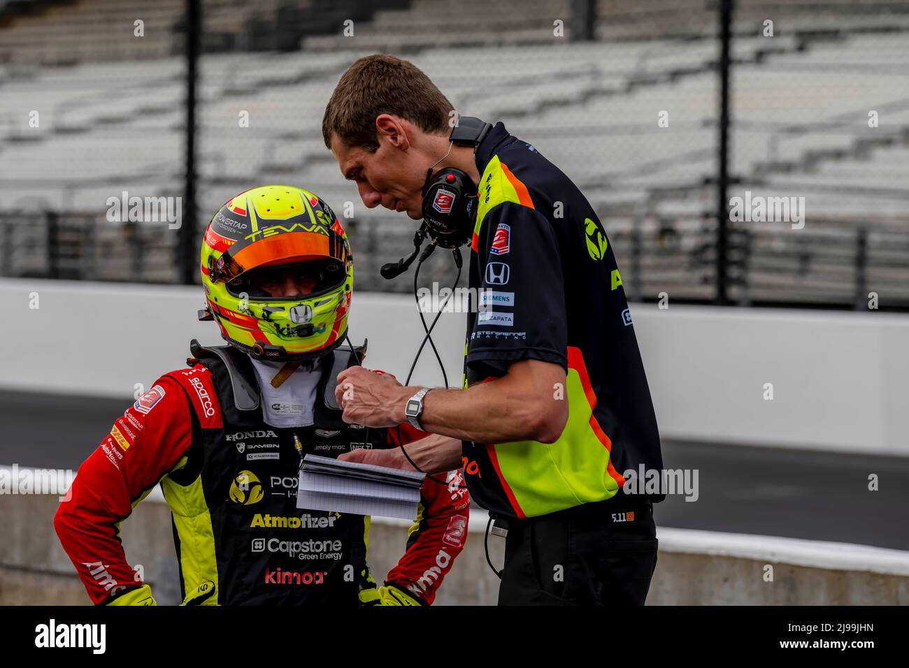 Indianapolis, Indiana, USA. 21st May, 2022. DEVLIN DeFRANCESCO (29) (R ...