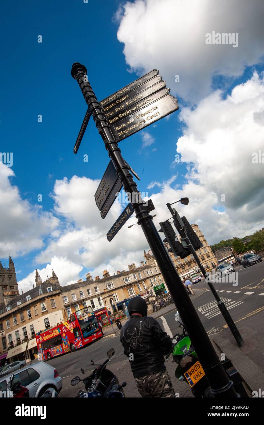 Arrows with directions hi-res stock photography and images - Alamy