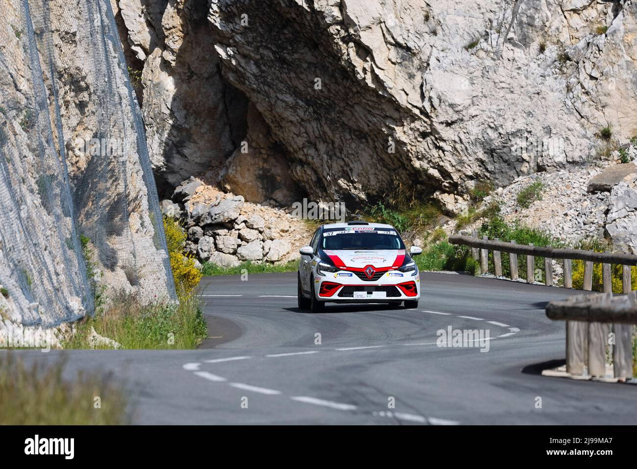 37 CORBERAND Yoan, FAIVRE Emeline, Renault Clio RS Line, action during ...