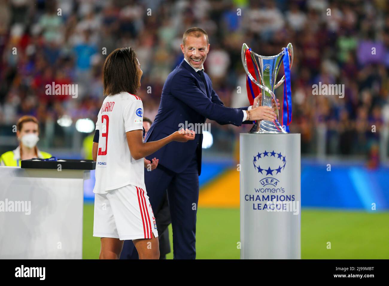Fc barcelona v olympique lyonnais hi-res stock photography and images ...