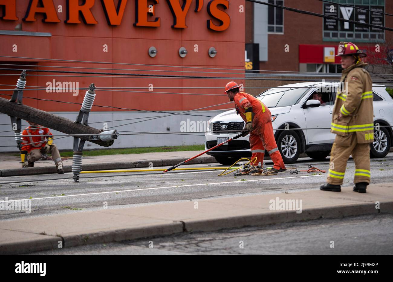 Ottawa, Can. 21st May, 2022. Utility workers work to make sure the ...