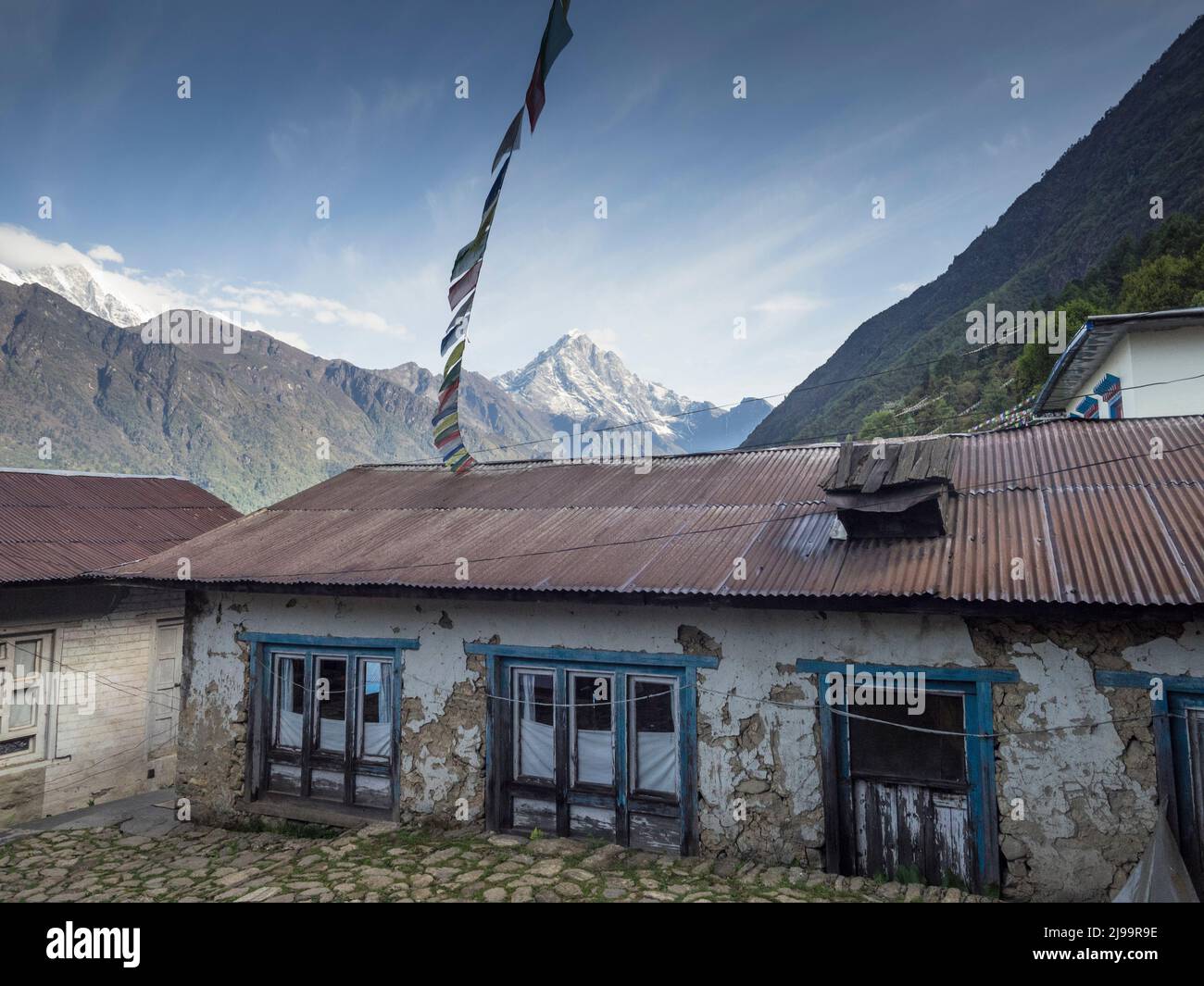 Lukla sherpa hi-res stock photography and images - Alamy