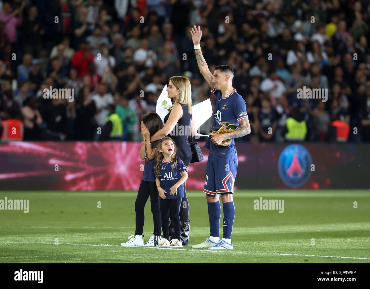 Angel Di Maria of PSG - with his wife Jorgelina Cardoso and daughters ...