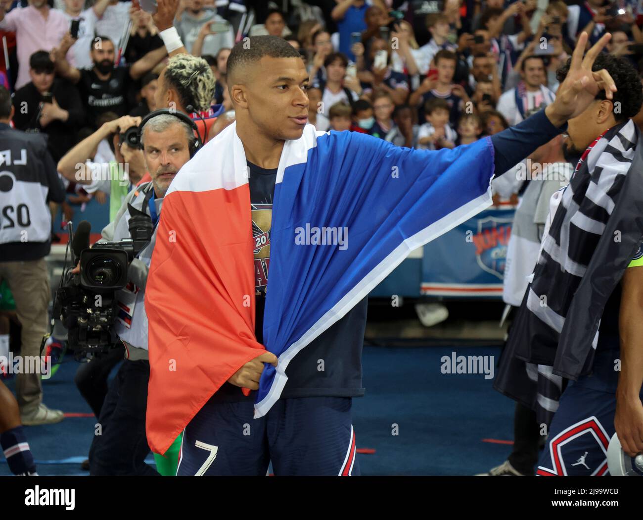 Kylian mbappe psg trophy hi-res stock photography and images - Alamy