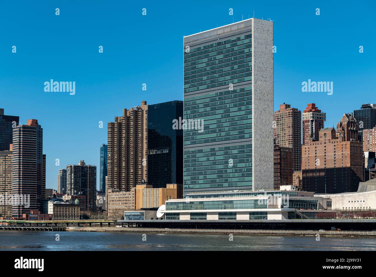 United Nations Building Blue Sky Background Stock Photo Alamy