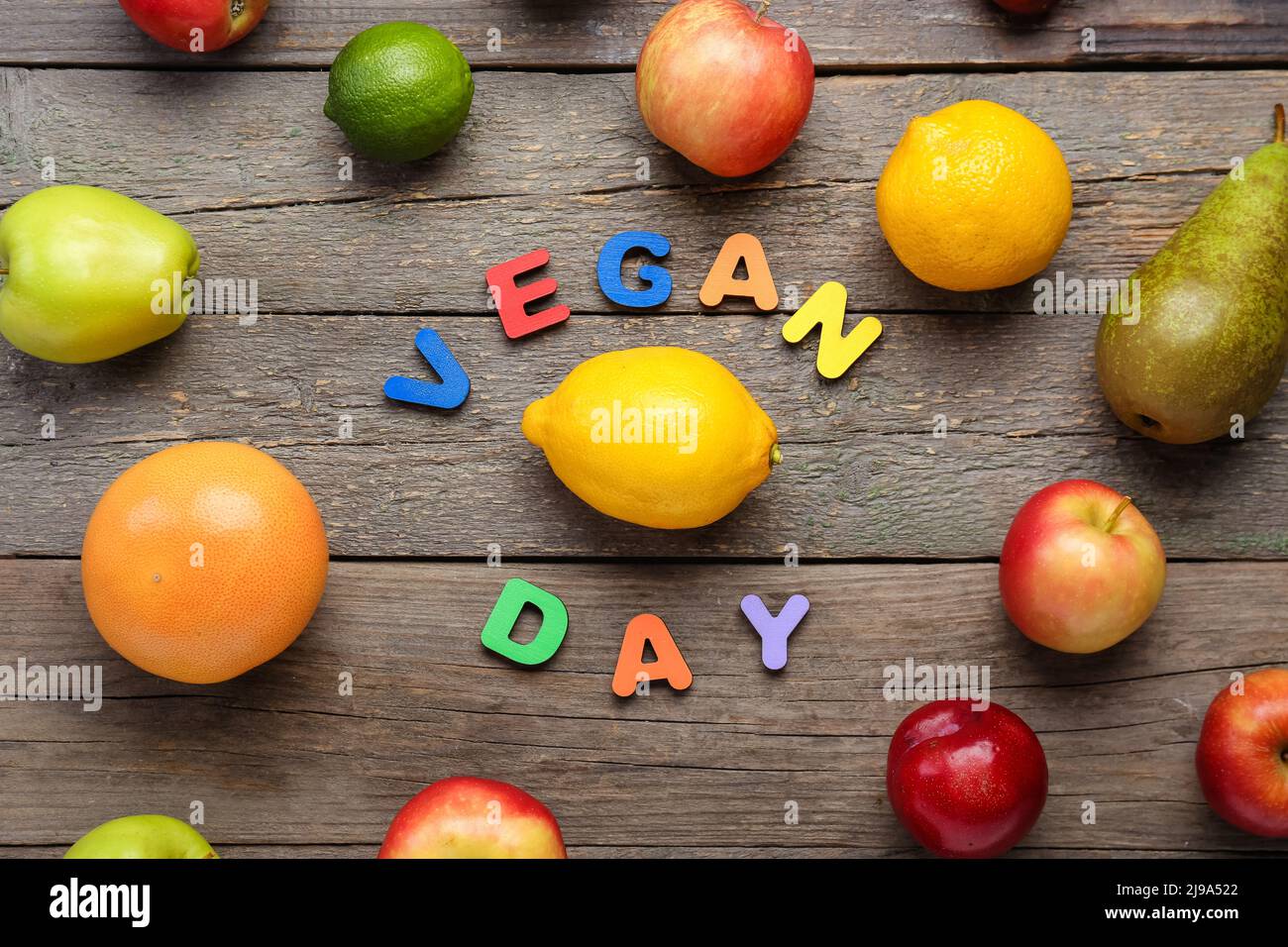 Scattered fruits hi-res stock photography and images - Alamy