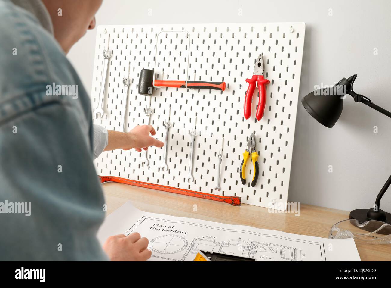Tool pegboard hi-res stock photography and images - Alamy
