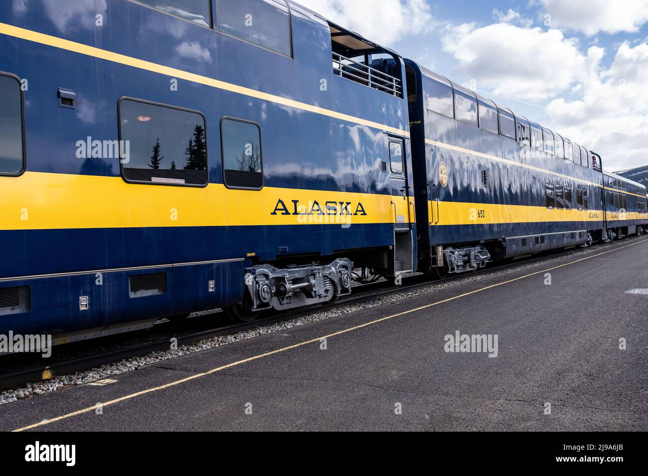 Alaska railroad passenger cars denali hi-res stock photography and ...