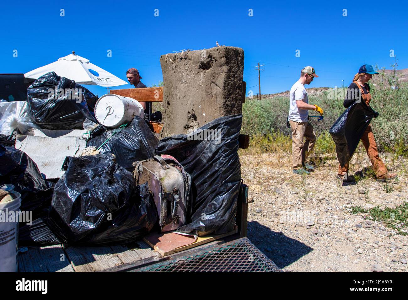 Volunteers clean up river hi-res stock photography and images - Alamy