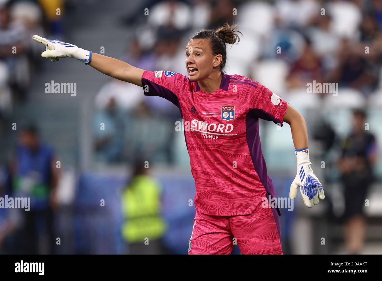 Christiane Endler (Olympique Lyonnais) gestures during the UEFA ...