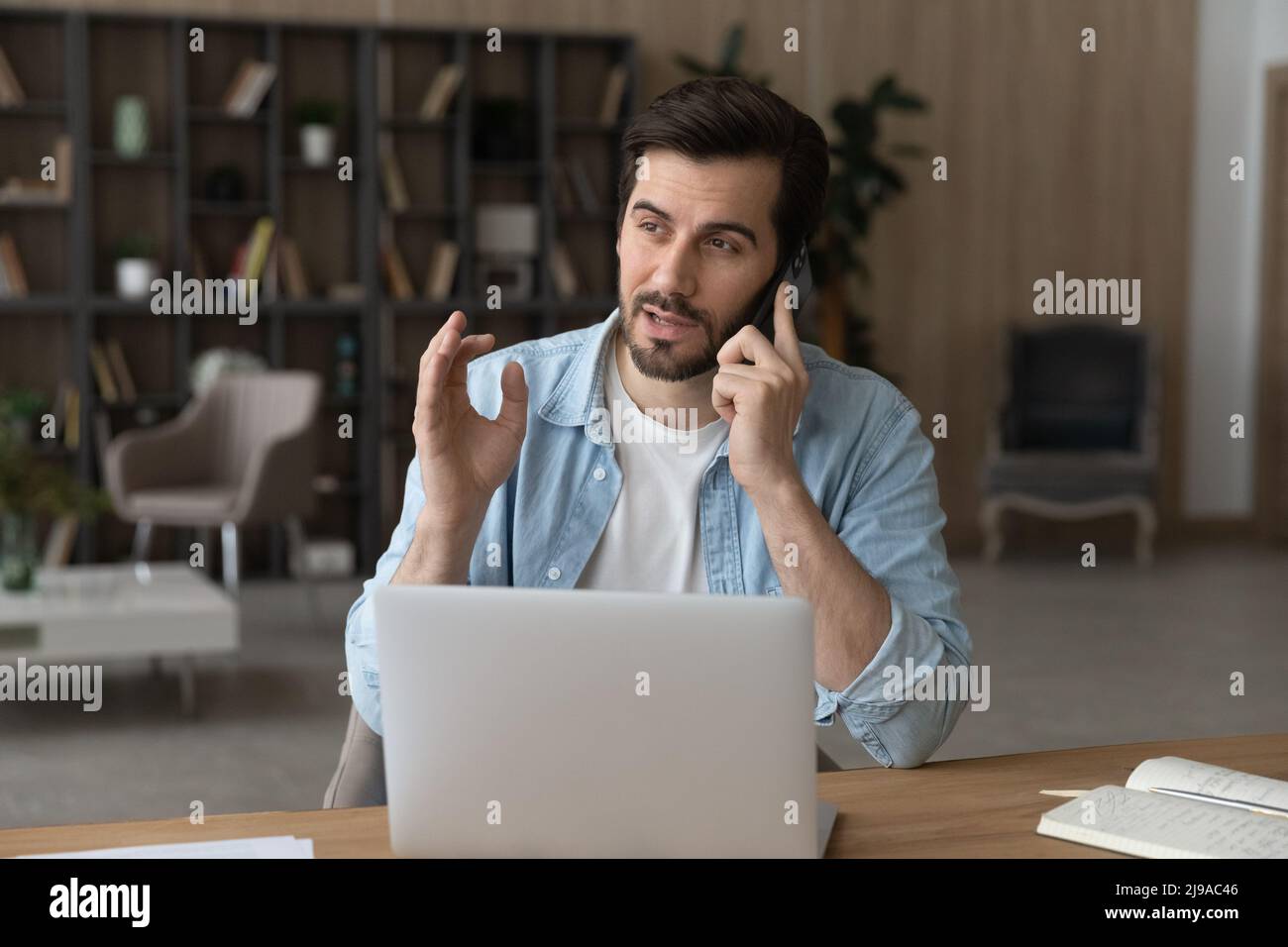 Customer calling hi-res stock photography and images - Alamy