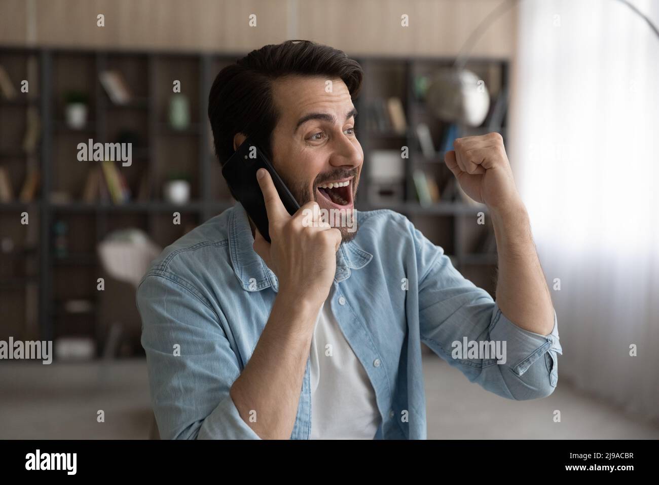 Cell receiving hi-res stock photography and images - Alamy