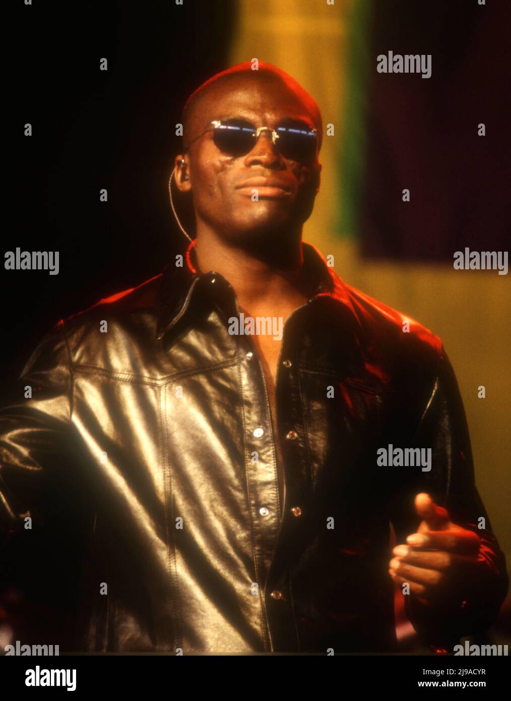 Seal singer 1996 hi-res stock photography and images - Alamy