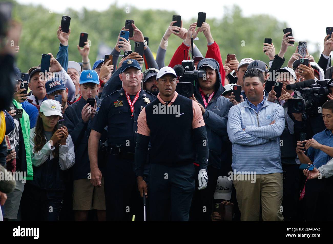 Tulsa, Oklahoma, USA. 21st May, 2022. TIGER WOODS prepares a shot on ...