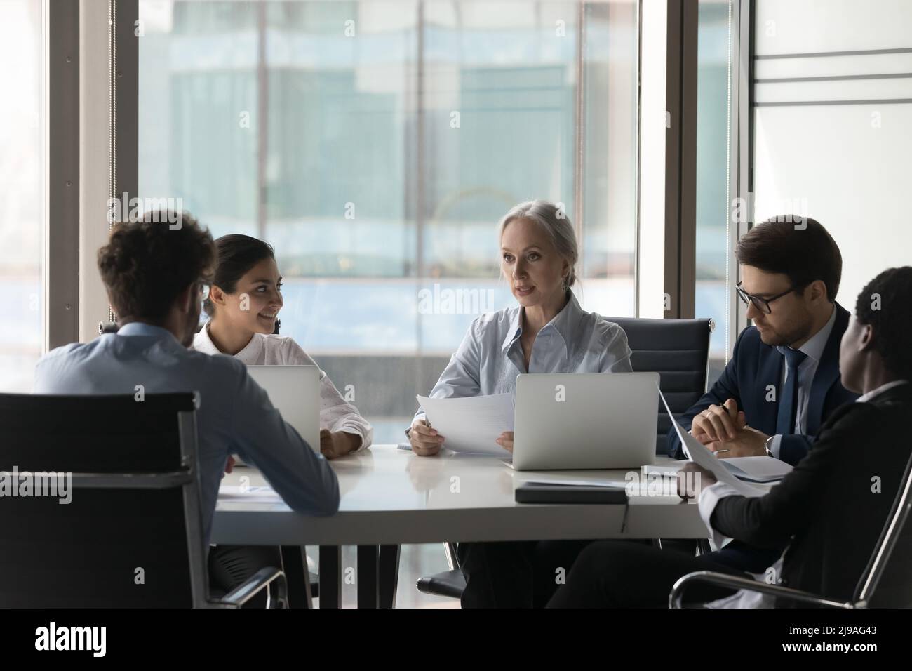 Boardroom people hi-res stock photography and images - Alamy