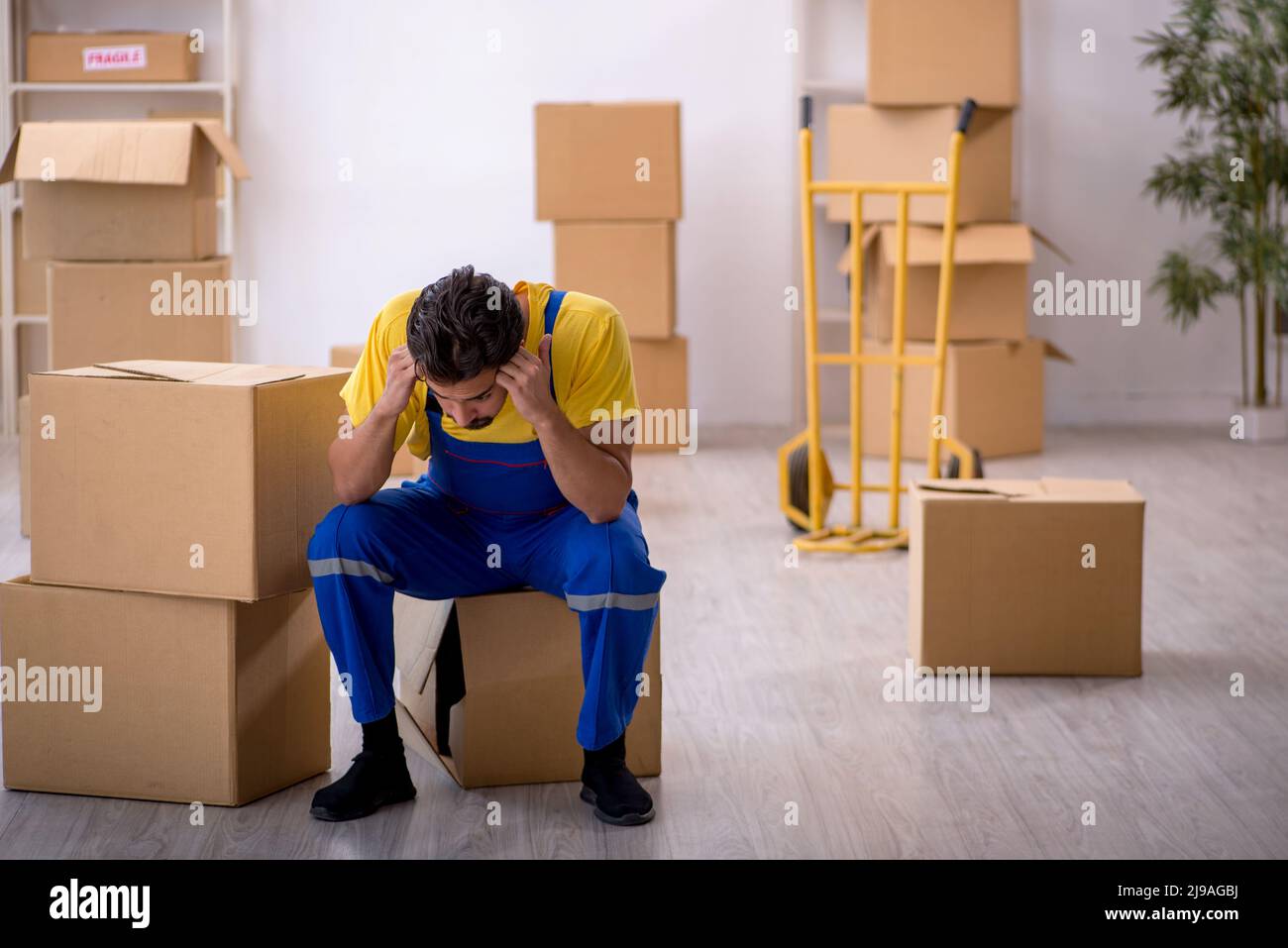 Stressed warehouse worker hi-res stock photography and images - Alamy