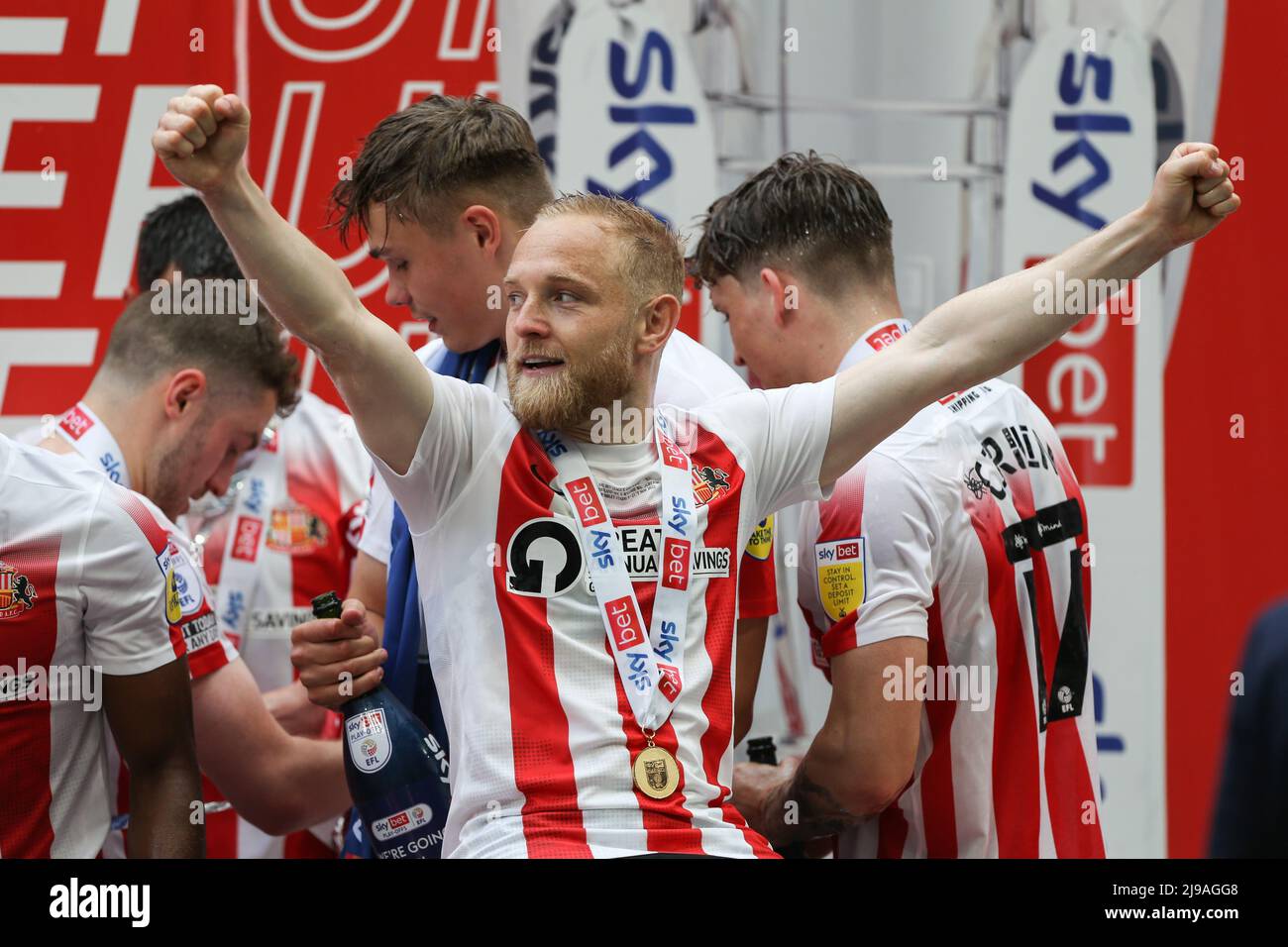 Alex Pritchard #21 of Sunderland celebrates Stock Photo - Alamy
