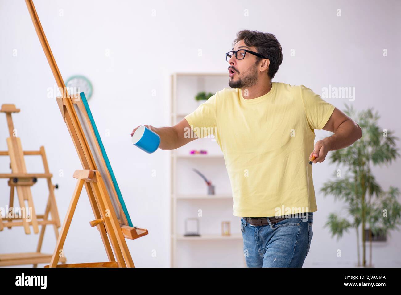 Artist throwing paint hi-res stock photography and images - Alamy