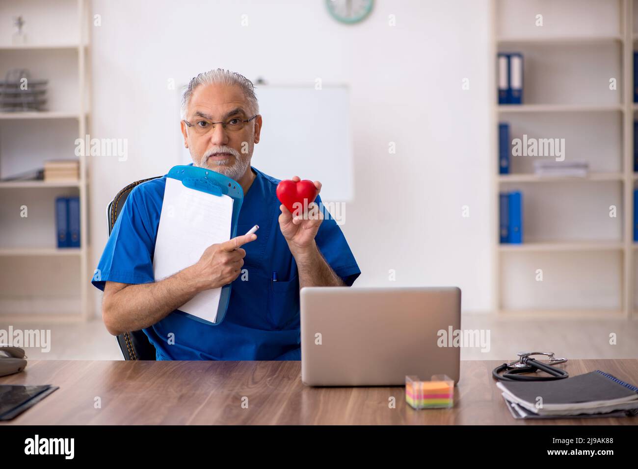 Doctor showing cardiogram old hi-res stock photography and images - Alamy