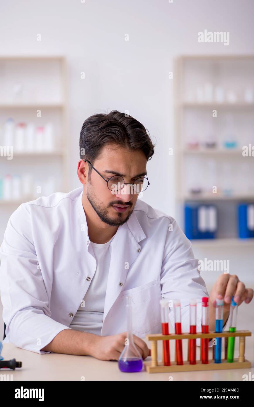 Young chemist working at the lab Stock Photo - Alamy