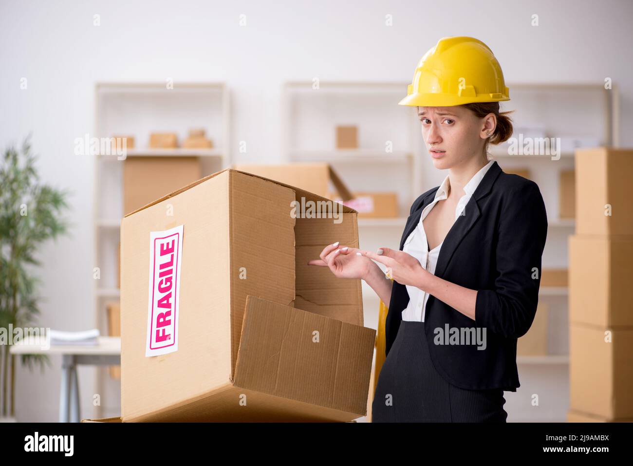 Female professional mover doing home relocation Stock Photo - Alamy