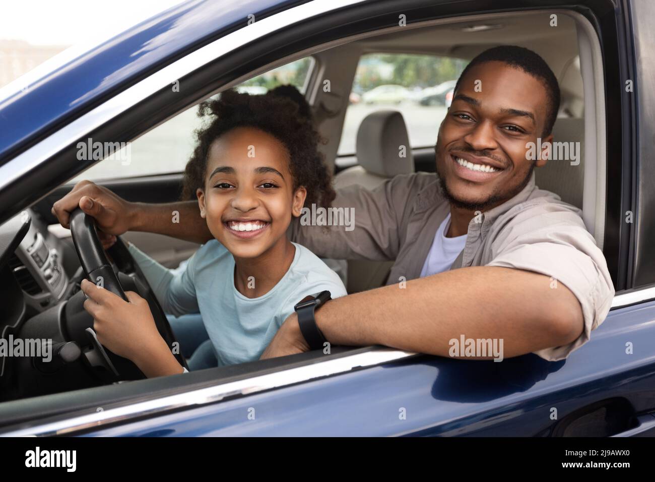 Father child car hi-res stock photography and images - Alamy
