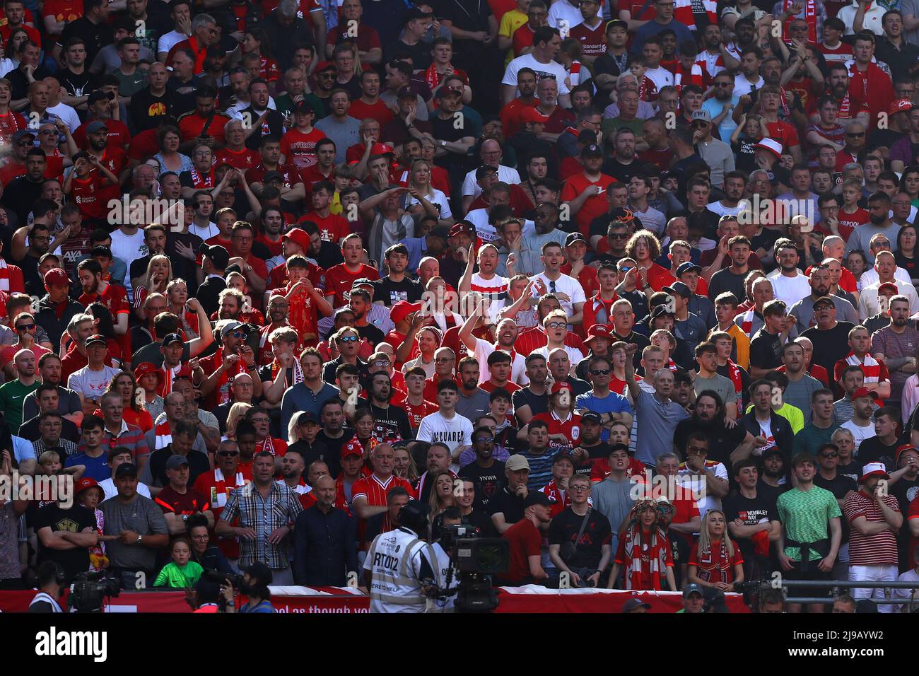 Liverpool fans cheer on their team - Chelsea v Liverpool, The Emirates ...