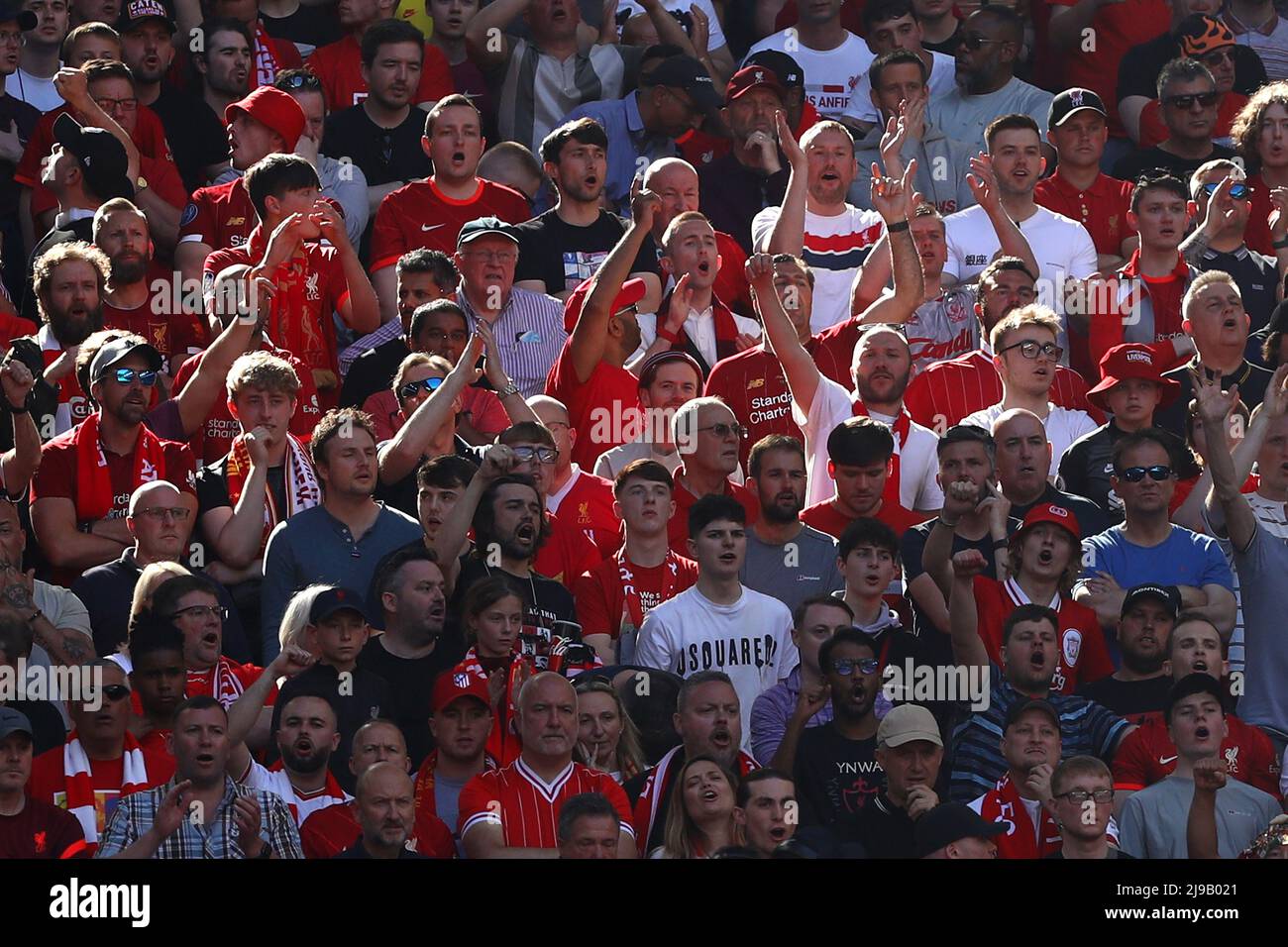 Liverpool fans cheer on their team - Chelsea v Liverpool, The Emirates ...