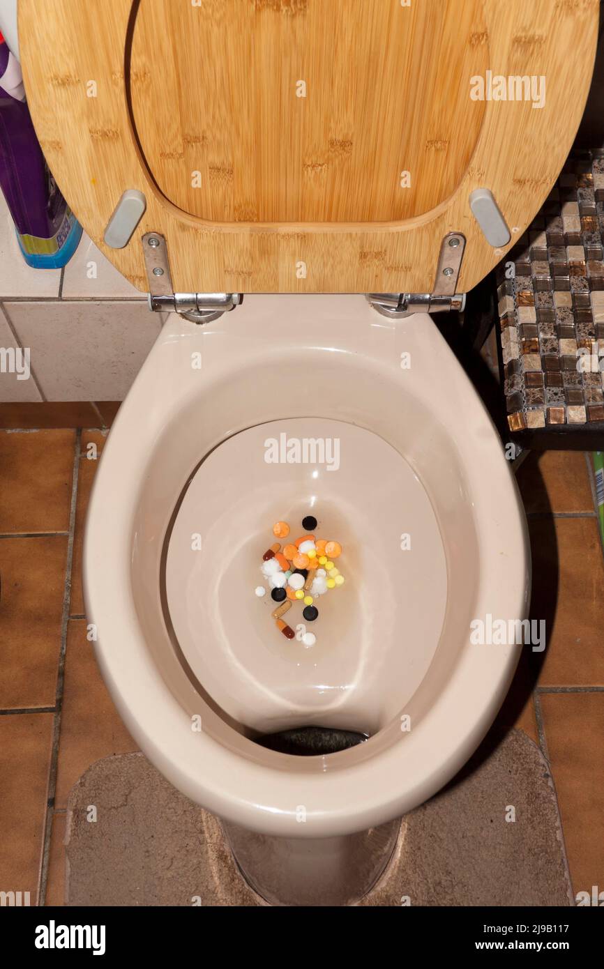 Wrong disposal of pills in the toilet Stock Photo - Alamy