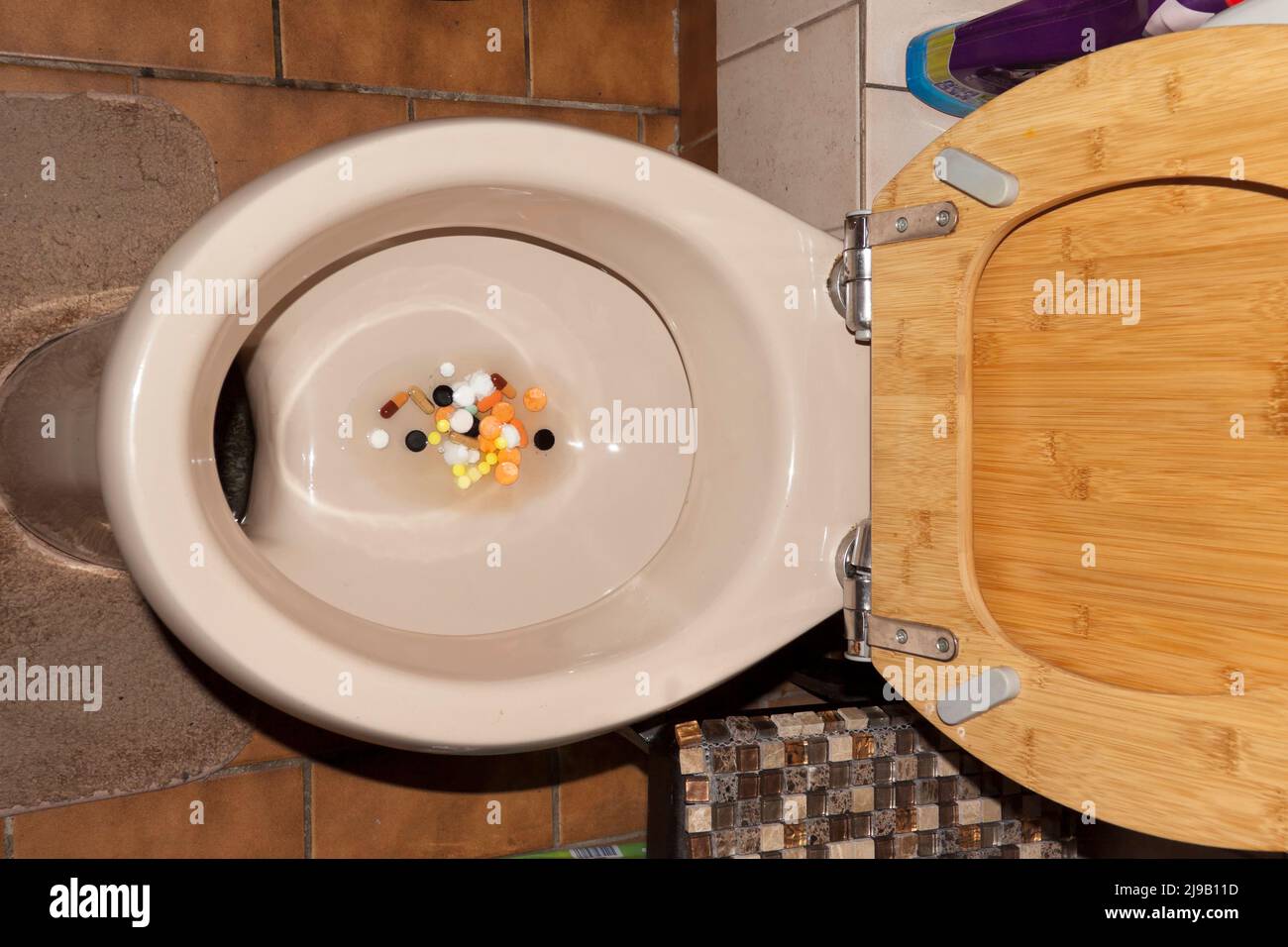Wrong disposal of pills in the toilet Stock Photo - Alamy