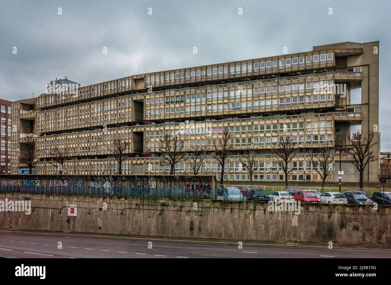 Robin Hood Gardens, housing estate in Poplar, East London, famous for ...
