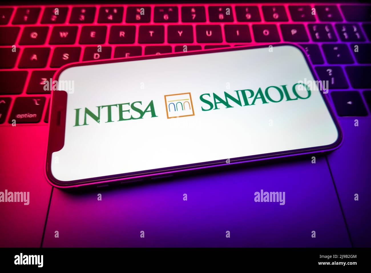 China. 19th May, 2022. In this photo illustration, an Intesa Sanpaolo ...