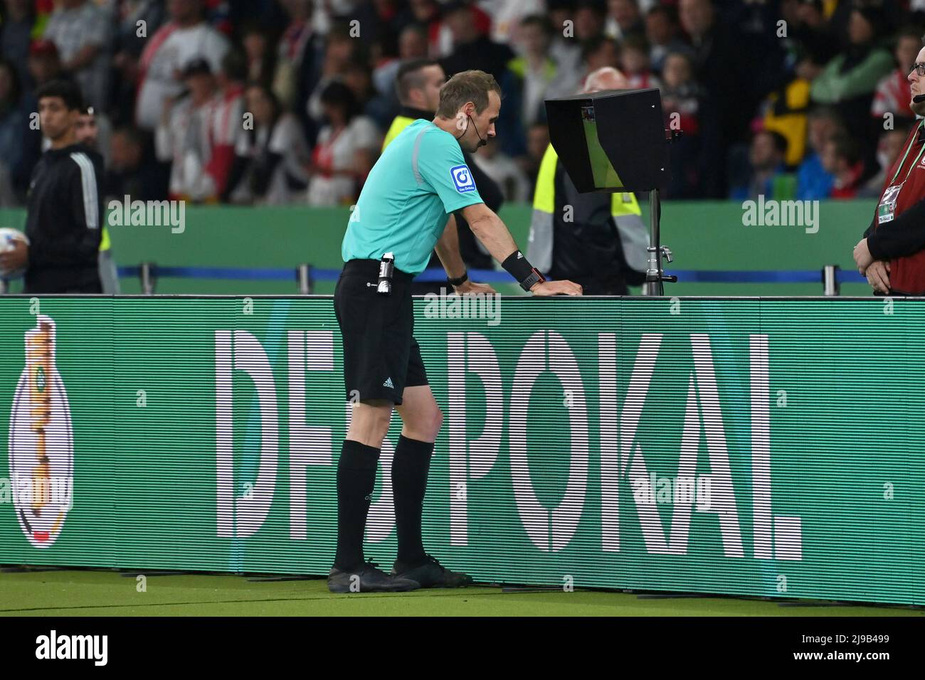 referee Sascha STEGEMANN shows in the review area,VAR. 79th DFB Cup ...