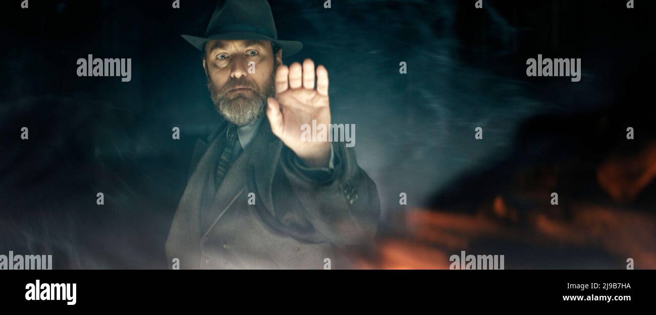 JUDE LAW in FANTASTIC BEASTS: THE SECRETS OF DUMBLEDORE (2022 ...