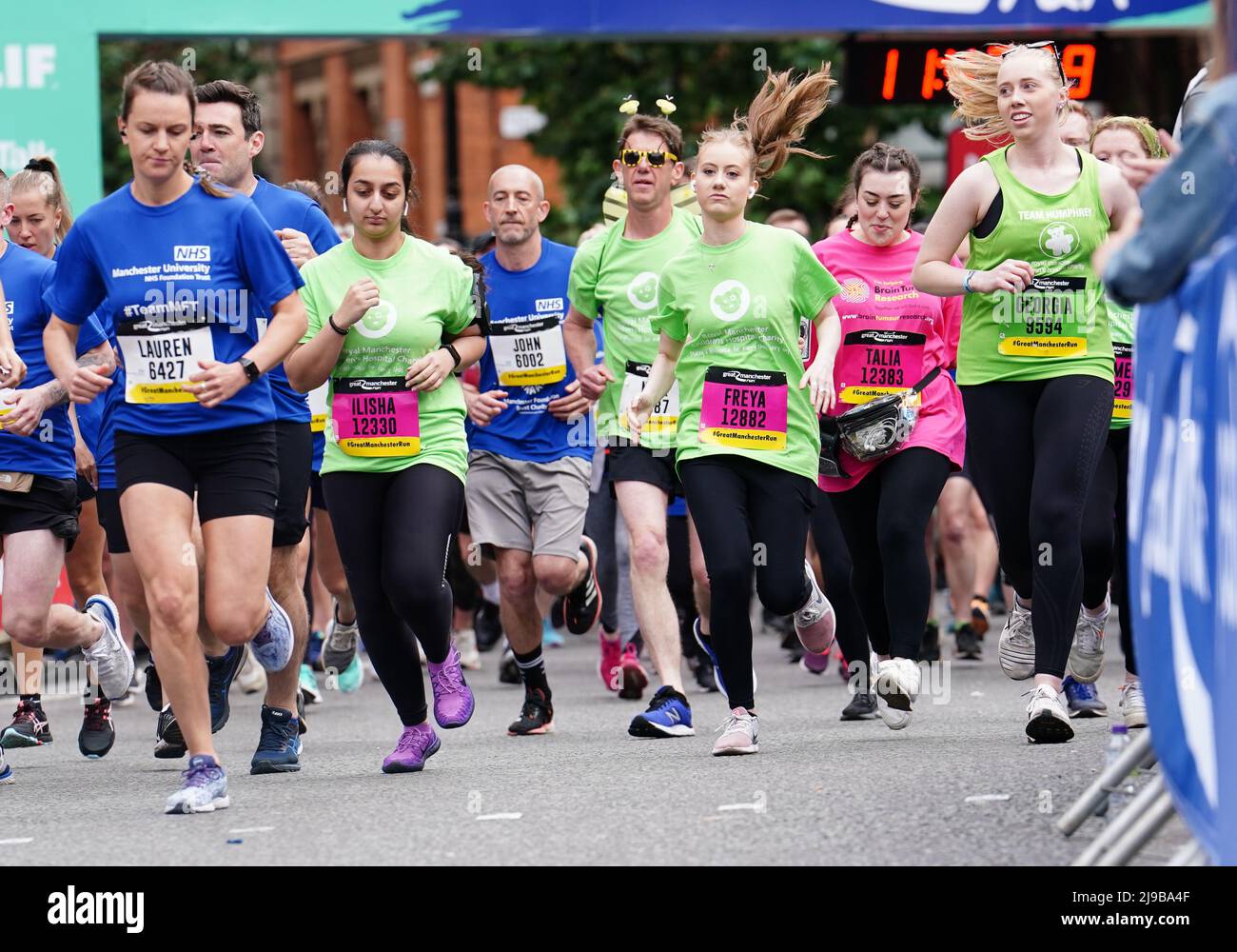 Freya Lewis (centre), joins more than 20,000 racers in the Great ...