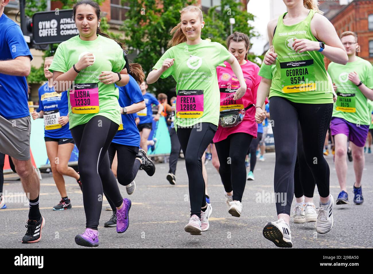 Freya Lewis (centre), joins more than 20,000 racers in the Great ...